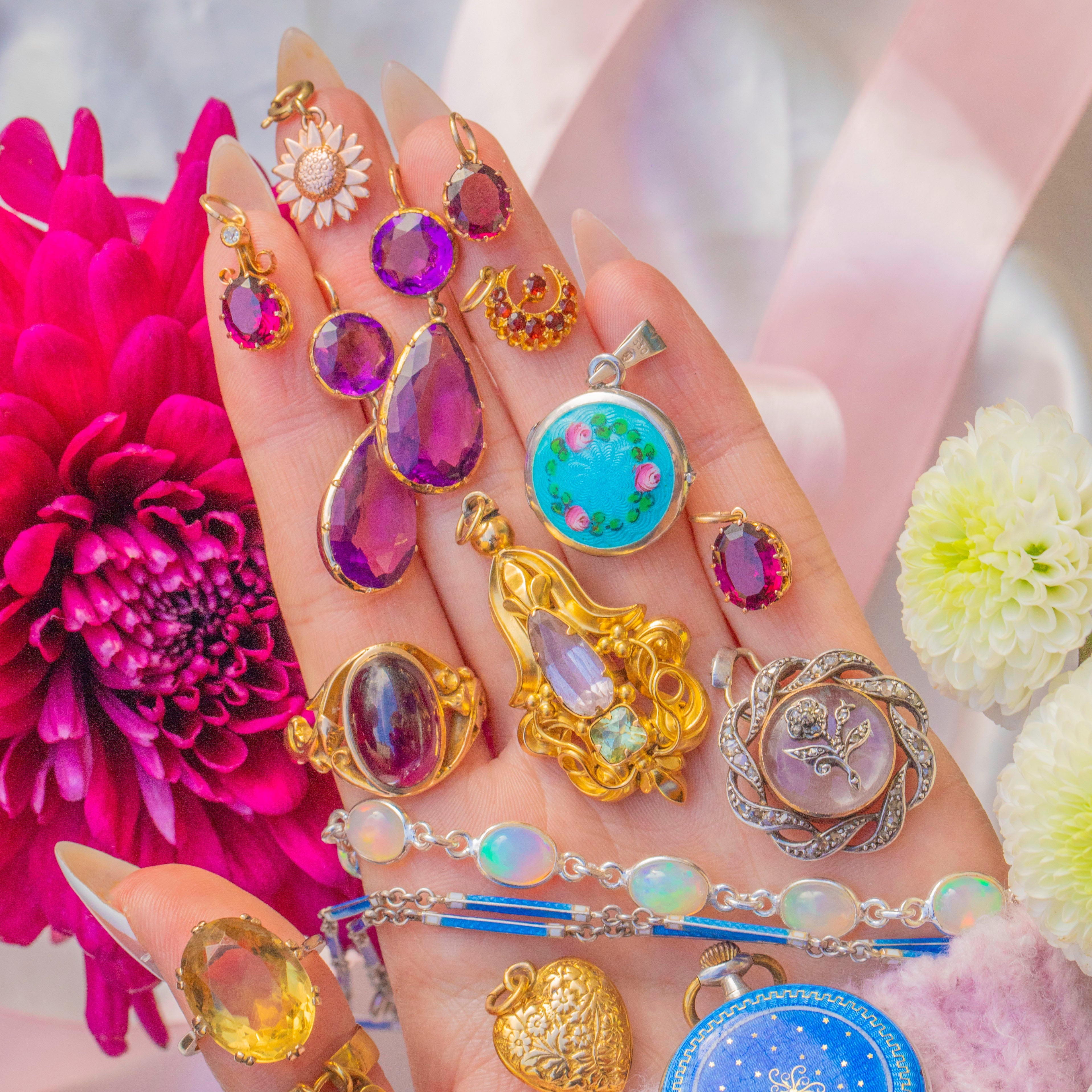Girly Gifts - Antique Jewellery Collection | Lillicoco